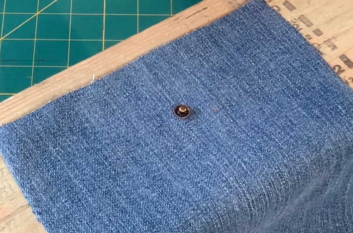 ADD A SNAP TO ONE END OF THE SHORTER LEATHER STRIP AND ADD THE OTHER ...