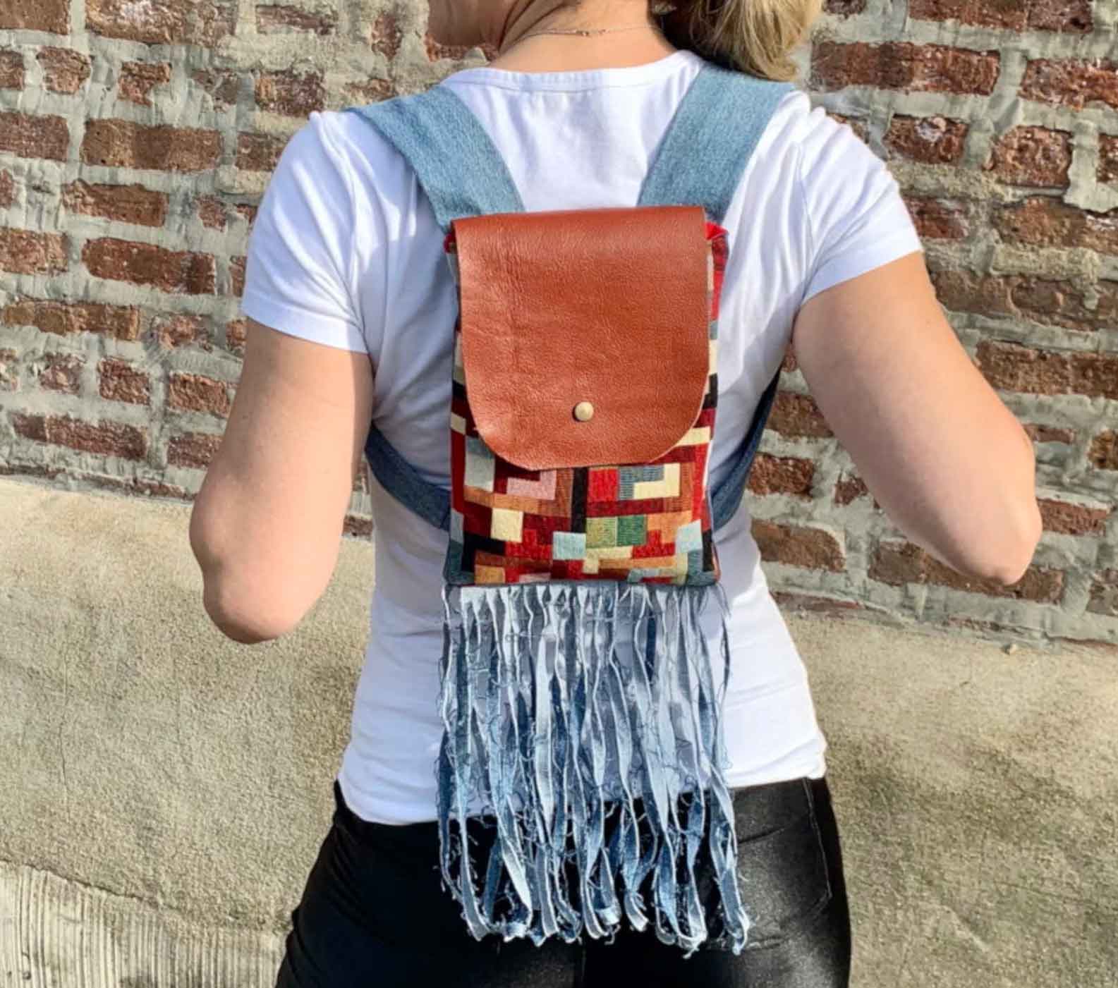 THIS CROSS-BODY MINI PURSE TURNED BACKPACK IS MULTIPURPOSE, ECO ...