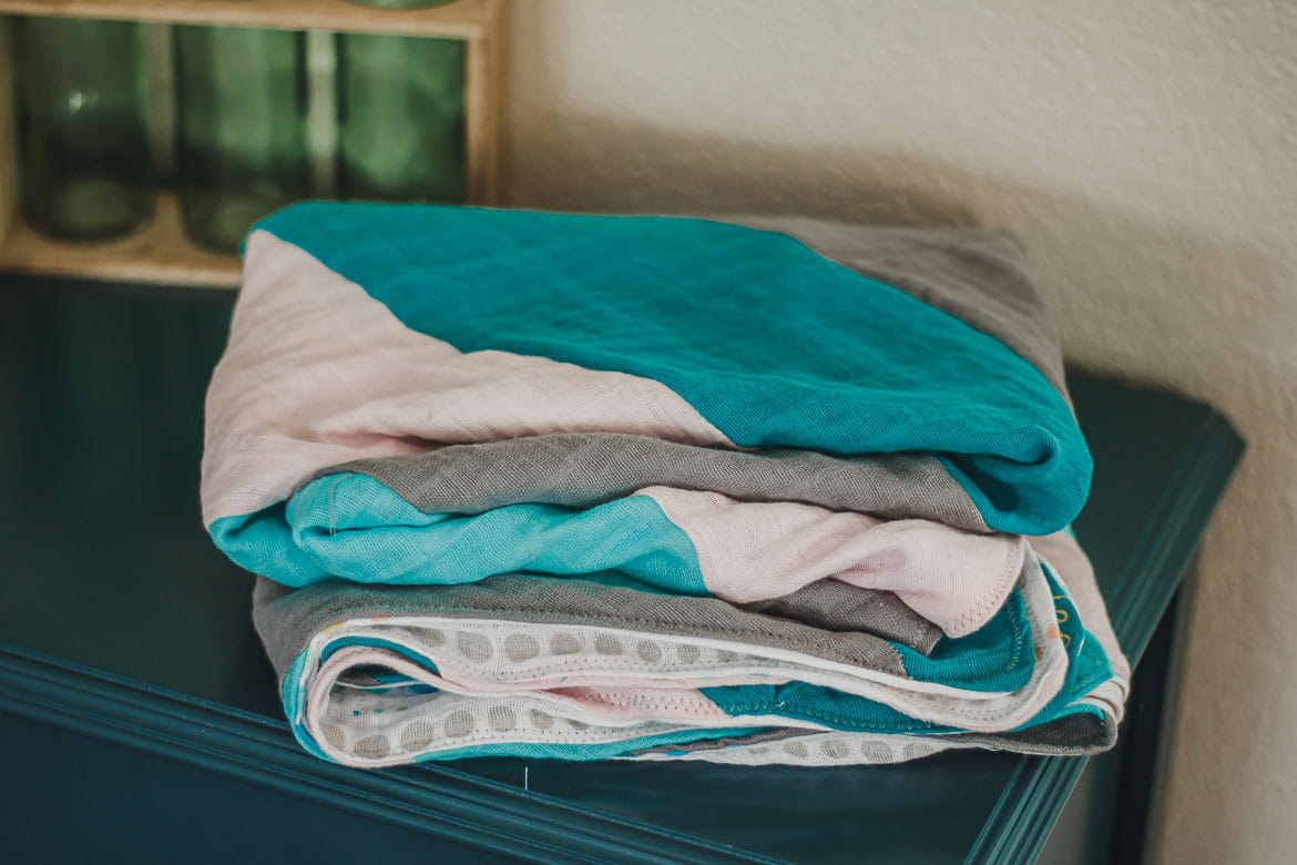 Do you know a baby who would love this blanket? Gauze blankets make ...