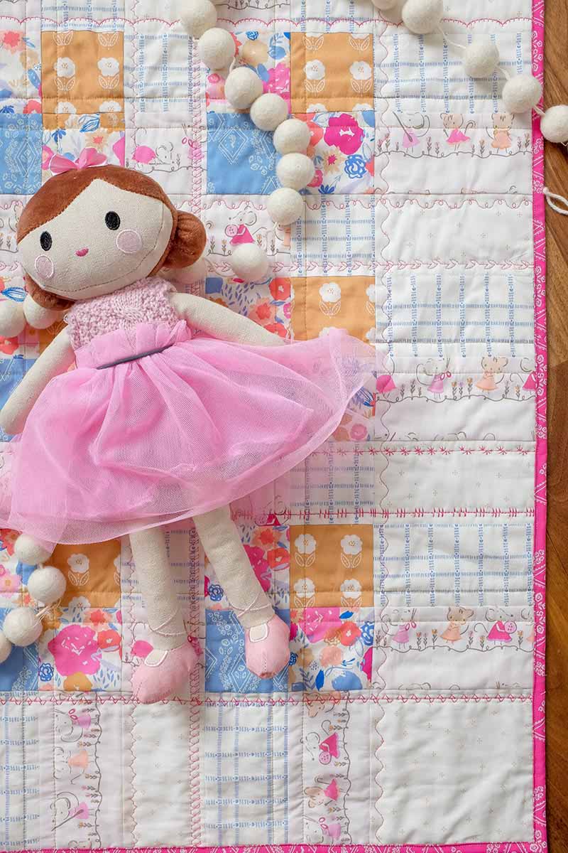 How to make a quilt with decorative stitches | Brother