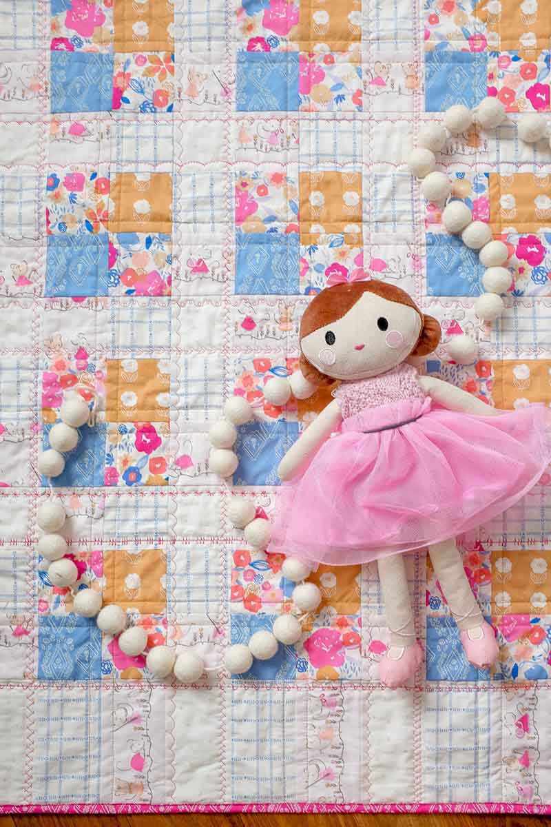 How to make a quilt with decorative stitches | Brother