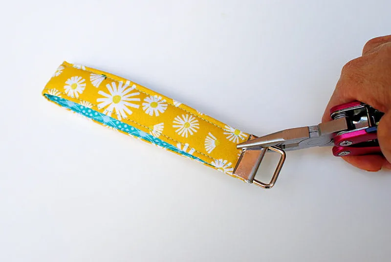 How to sew a fabric key fob with SE1900 | Brother