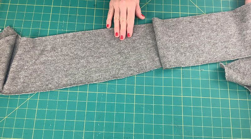 How to turn an old sweater into a new scarf | Brother