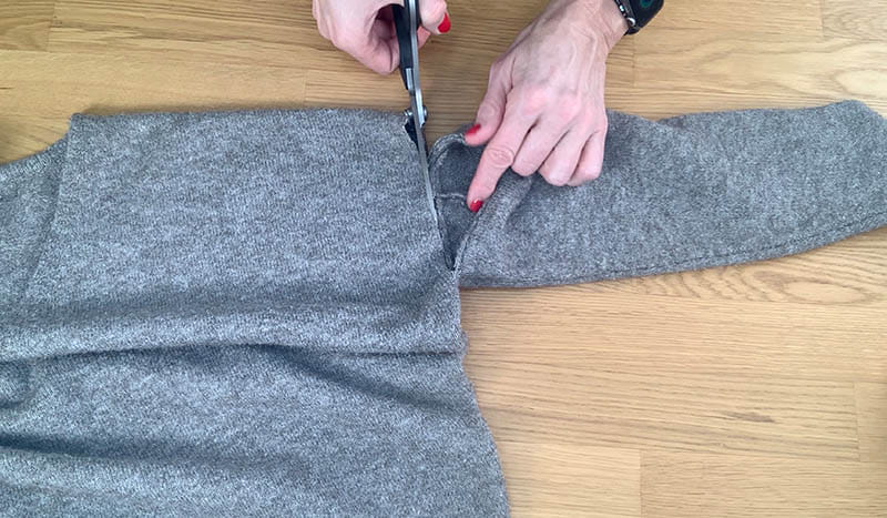 How to turn an old sweater into a new scarf | Brother