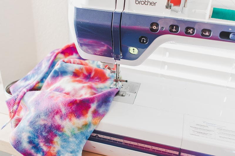 How to make a wearable fleece blanket with hood | Brother