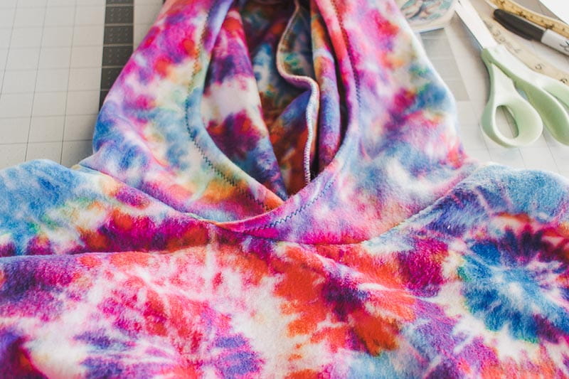 How to make a wearable fleece blanket with hood | Brother