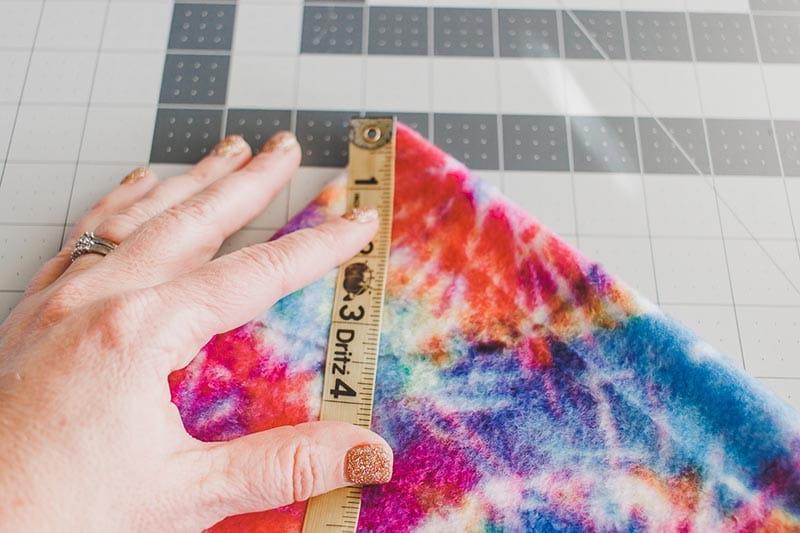 How to make a wearable fleece blanket with hood | Brother